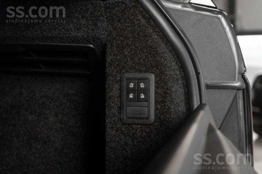 Melns Land Rover Range Rover 2015 Rīga, ar dzinēja tilpumu 4.40 L un nobraukumu 165 tūkst. km par 32000 €, foto 36 vietnē AUTOMOTO.COM.LV