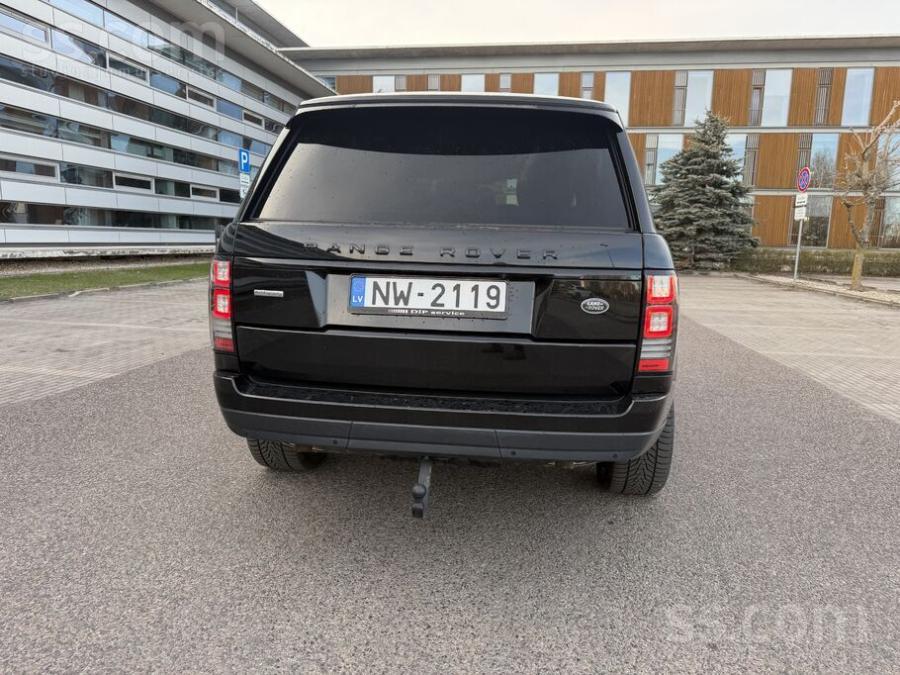 Black Land Rover Range Rover 2015 in Riga, with an engine capacity of 4.40 L and mileage of 188 thousand km for 25300 €, photo 6 on AUTOMOTO.COM.LV