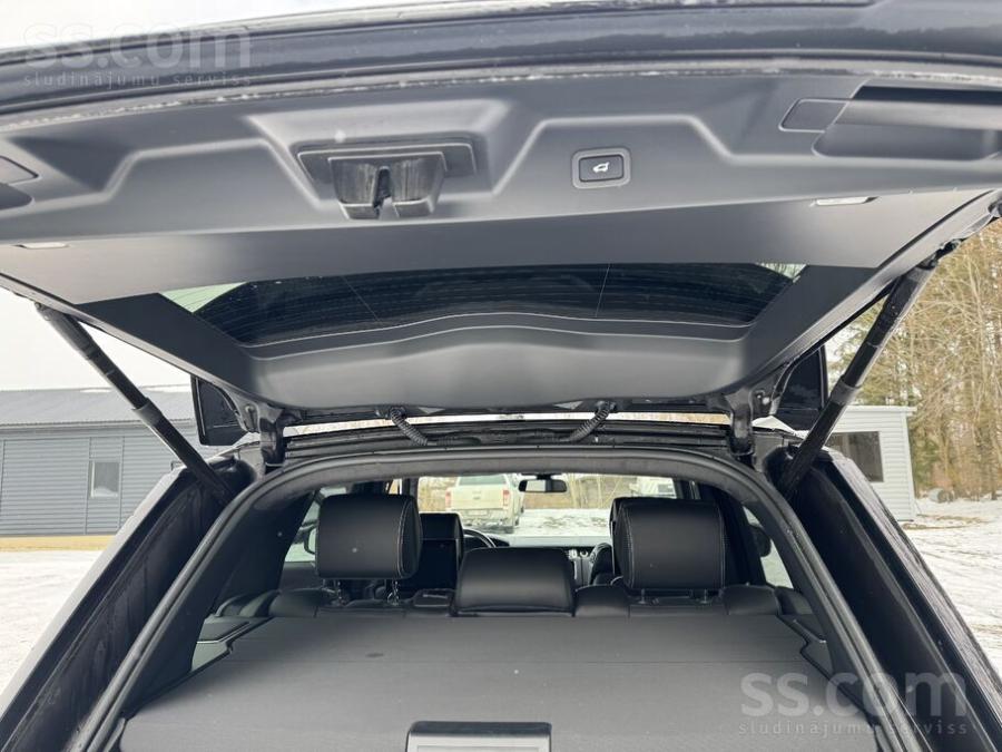 Black Land Rover Range Rover 2015 in Riga, with an engine capacity of 4.40 L and mileage of 188 thousand km for 25300 €, photo 9 on AUTOMOTO.COM.LV