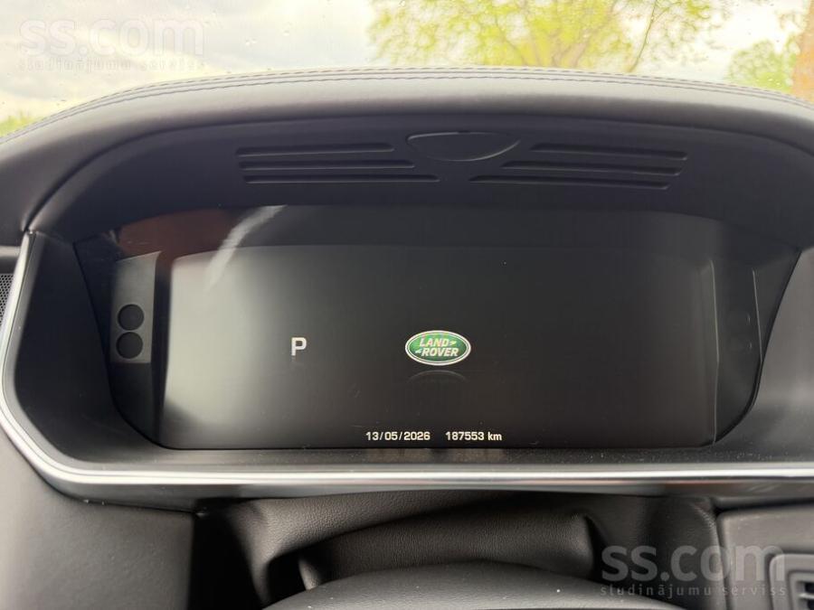 Black Land Rover Range Rover 2015 in Riga, with an engine capacity of 4.40 L and mileage of 188 thousand km for 25300 €, photo 10 on AUTOMOTO.COM.LV