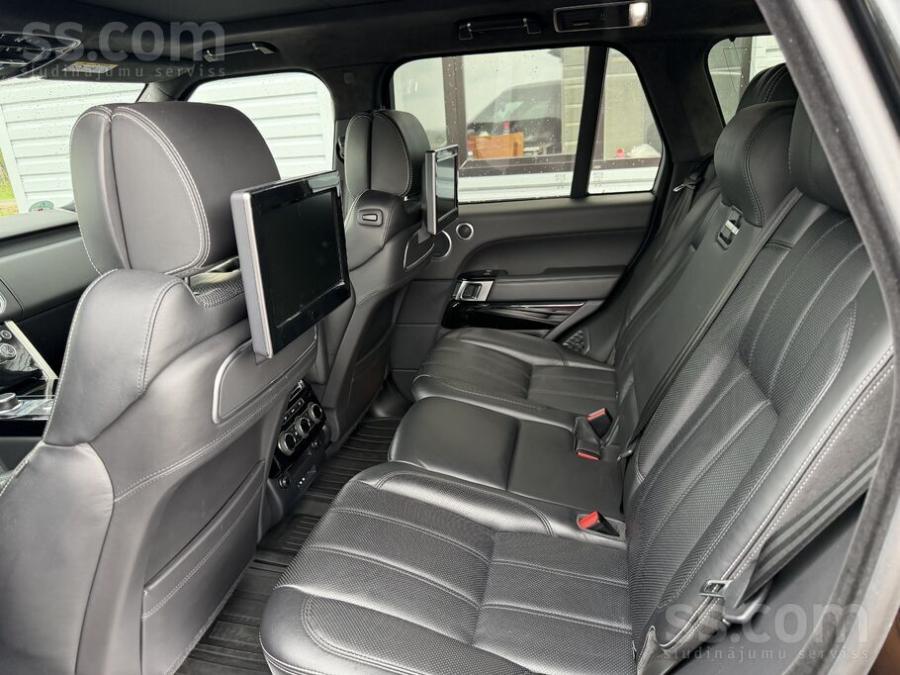 Black Land Rover Range Rover 2015 in Riga, with an engine capacity of 4.40 L and mileage of 188 thousand km for 25300 €, photo 12 on AUTOMOTO.COM.LV