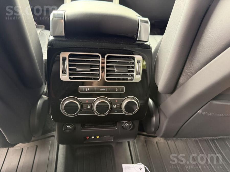 Black Land Rover Range Rover 2015 in Riga, with an engine capacity of 4.40 L and mileage of 188 thousand km for 25300 €, photo 13 on AUTOMOTO.COM.LV