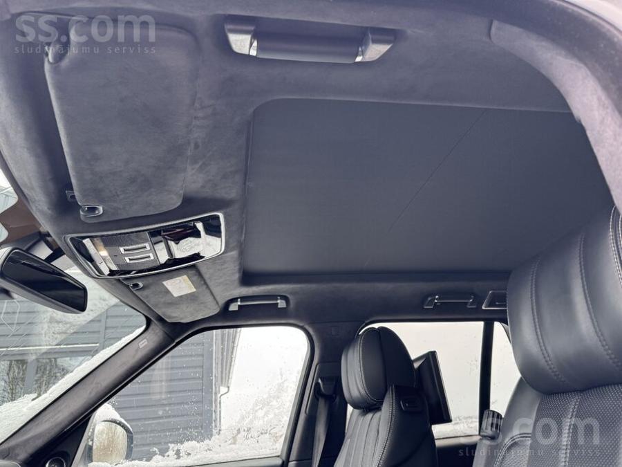 Black Land Rover Range Rover 2015 in Riga, with an engine capacity of 4.40 L and mileage of 188 thousand km for 25300 €, photo 15 on AUTOMOTO.COM.LV