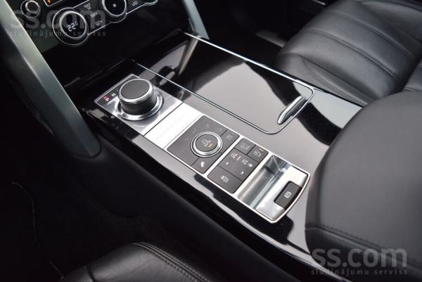 Black Land Rover Range Rover 2015 in Riga, with an engine capacity of 5.00 L and mileage of 173 thousand km for 55900 €, photo 5 on AUTOMOTO.COM.LV