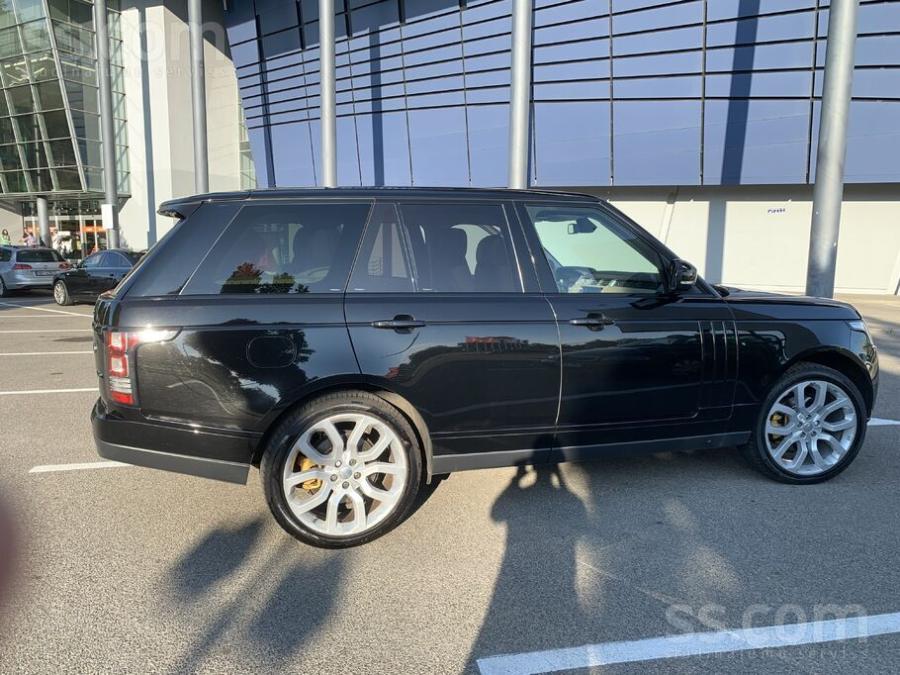 Black Land Rover Range Rover 2015 in Riga, with an engine capacity of 3.00 L and mileage of 202 thousand km for 25500 €, photo 4 on AUTOMOTO.COM.LV