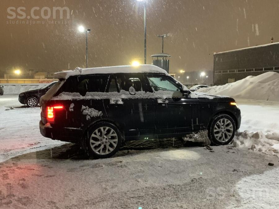 Black Land Rover Range Rover 2015 in Riga, with an engine capacity of 3.00 L and mileage of 202 thousand km for 25500 €, photo 10 on AUTOMOTO.COM.LV