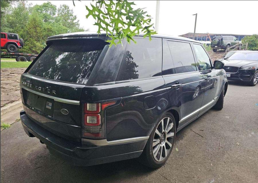 Melns Land Rover Range Rover 2015 Šauļi, ar dzinēja tilpumu 5.00 L un nobraukumu 320 tūkst. km par 8000 €, foto 7 vietnē AUTOMOTO.COM.LV
