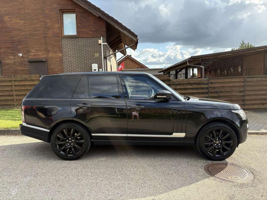 Melns Land Rover Range Rover 2015 Viļņa, ar dzinēja tilpumu 4.37 L un nobraukumu 313 tūkst. km par 22500 €, foto 5 vietnē AUTOMOTO.COM.LV