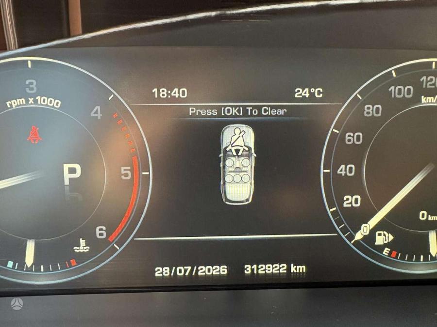 Melns Land Rover Range Rover 2015 Viļņa, ar dzinēja tilpumu 4.37 L un nobraukumu 313 tūkst. km par 22500 €, foto 10 vietnē AUTOMOTO.COM.LV