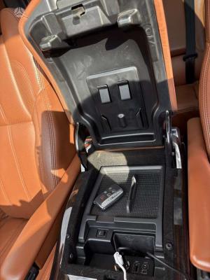 Melns Land Rover Range Rover 2015 Viļņa, ar dzinēja tilpumu 4.37 L un nobraukumu 313 tūkst. km par 22500 €, foto 11 vietnē AUTOMOTO.COM.LV