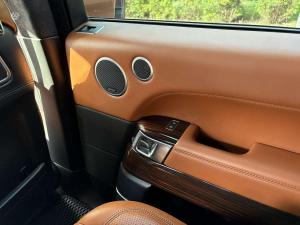 Melns Land Rover Range Rover 2015 Viļņa, ar dzinēja tilpumu 4.37 L un nobraukumu 313 tūkst. km par 22500 €, foto 28 vietnē AUTOMOTO.COM.LV