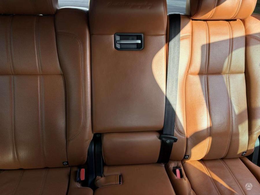 Melns Land Rover Range Rover 2015 Viļņa, ar dzinēja tilpumu 4.37 L un nobraukumu 313 tūkst. km par 22500 €, foto 30 vietnē AUTOMOTO.COM.LV