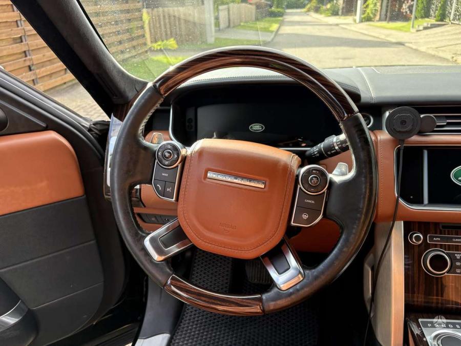 Melns Land Rover Range Rover 2015 Viļņa, ar dzinēja tilpumu 4.37 L un nobraukumu 313 tūkst. km par 22500 €, foto 37 vietnē AUTOMOTO.COM.LV