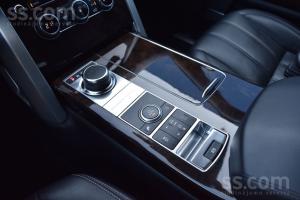 Black Land Rover Range Rover 2015 in Riga, with an engine capacity of 4.40 L and mileage of 147 thousand km for 30000 €, photo 6 on AUTOMOTO.COM.LV