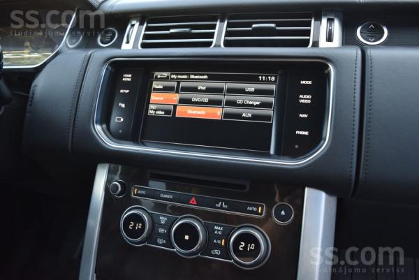 Black Land Rover Range Rover 2015 in Riga, with an engine capacity of 4.40 L and mileage of 147 thousand km for 30000 €, photo 6 on AUTOMOTO.COM.LV