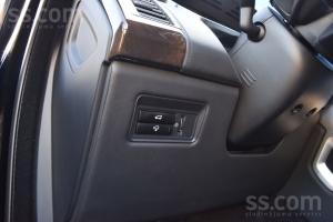 Black Land Rover Range Rover 2015 in Riga, with an engine capacity of 4.40 L and mileage of 147 thousand km for 30000 €, photo 13 on AUTOMOTO.COM.LV