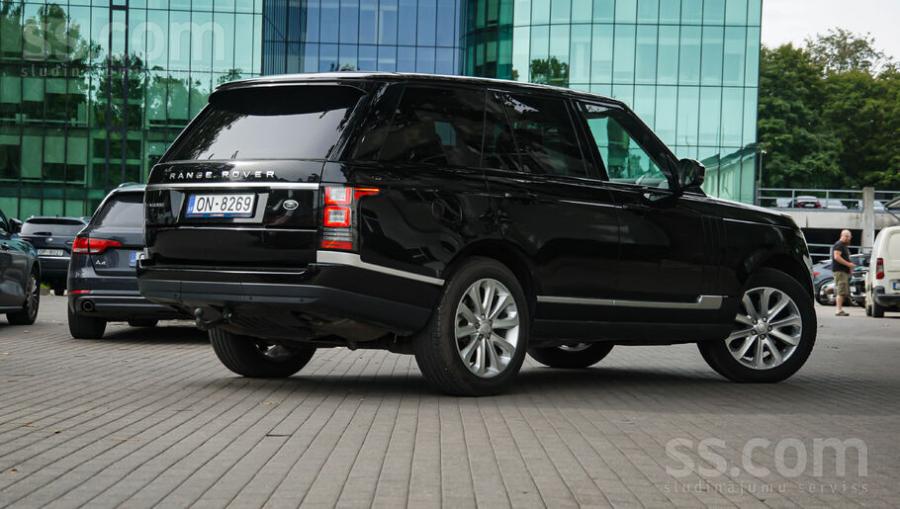 Black Land Rover Range Rover 2015 in Riga, with an engine capacity of 3.00 L and mileage of 207 thousand km for 22950 €, photo 6 on AUTOMOTO.COM.LV