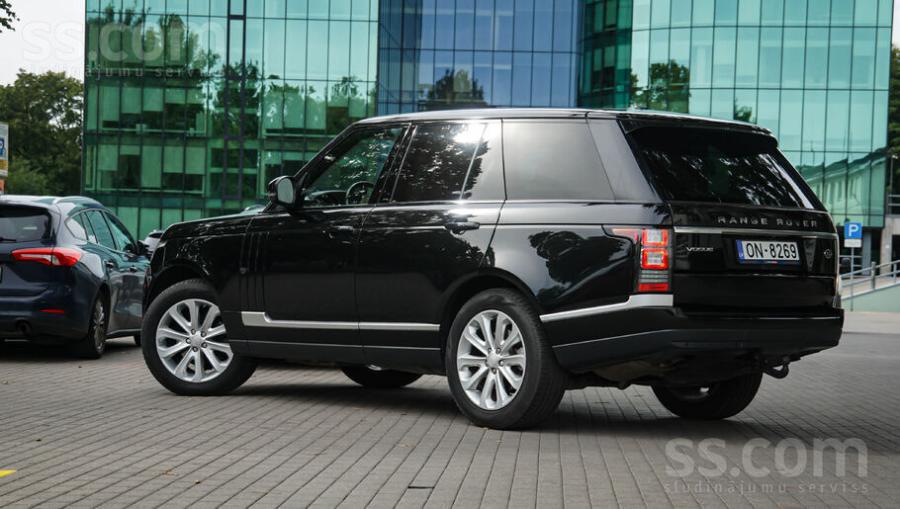 Black Land Rover Range Rover 2015 in Riga, with an engine capacity of 3.00 L and mileage of 207 thousand km for 22950 €, photo 8 on AUTOMOTO.COM.LV