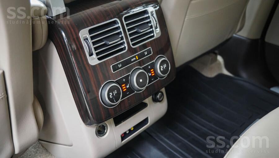 Black Land Rover Range Rover 2015 in Riga, with an engine capacity of 3.00 L and mileage of 207 thousand km for 22950 €, photo 14 on AUTOMOTO.COM.LV