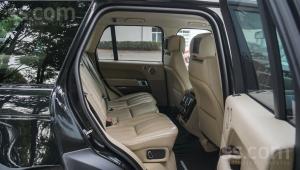 Black Land Rover Range Rover 2015 in Riga, with an engine capacity of 3.00 L and mileage of 207 thousand km for 22950 €, photo 17 on AUTOMOTO.COM.LV