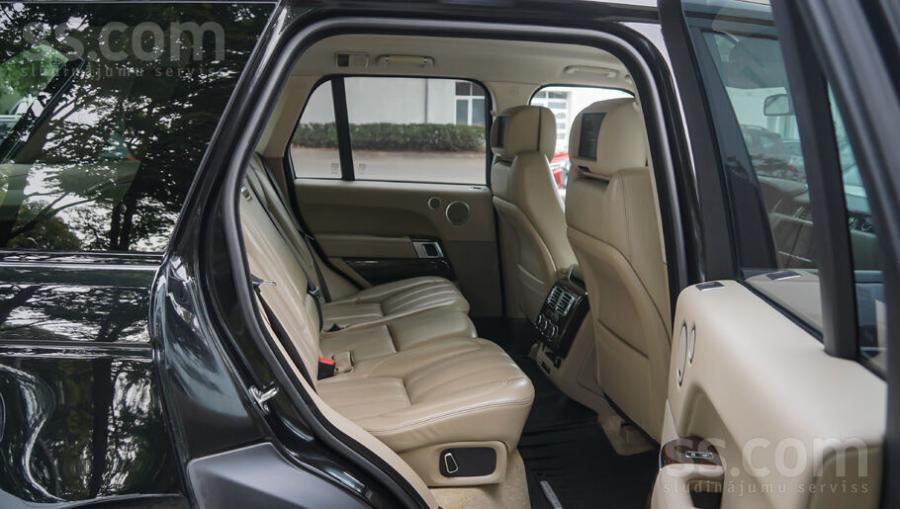 Black Land Rover Range Rover 2015 in Riga, with an engine capacity of 3.00 L and mileage of 207 thousand km for 22950 €, photo 17 on AUTOMOTO.COM.LV