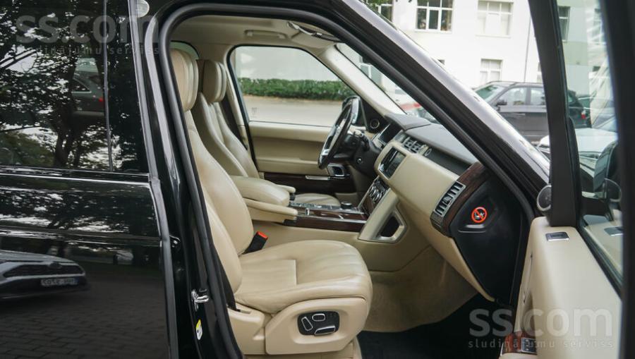 Black Land Rover Range Rover 2015 in Riga, with an engine capacity of 3.00 L and mileage of 207 thousand km for 22950 €, photo 18 on AUTOMOTO.COM.LV