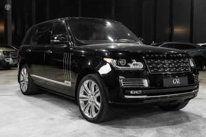 Black Land Rover Range Rover 2015 in Riga, with an engine capacity of 4.37 L and mileage of 165 thousand km for 31000 €, photo 4 on AUTOMOTO.COM.LV