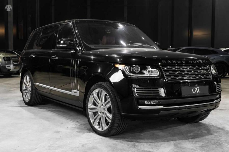 Black Land Rover Range Rover 2015 in Riga, with an engine capacity of 4.37 L and mileage of 165 thousand km for 31000 €, photo 4 on AUTOMOTO.COM.LV