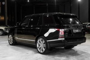 Black Land Rover Range Rover 2015 in Riga, with an engine capacity of 4.37 L and mileage of 165 thousand km for 31000 €, photo 7 on AUTOMOTO.COM.LV