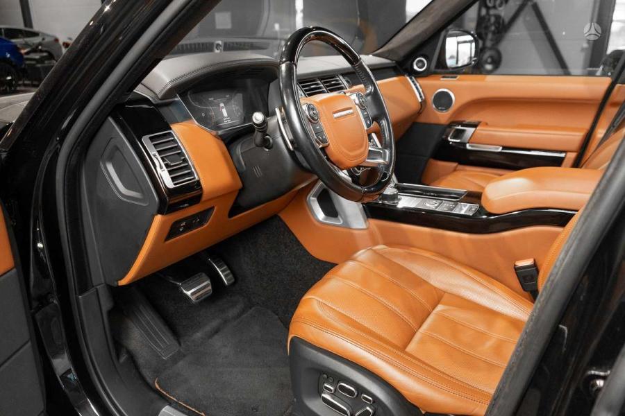 Black Land Rover Range Rover 2015 in Riga, with an engine capacity of 4.37 L and mileage of 165 thousand km for 31000 €, photo 10 on AUTOMOTO.COM.LV