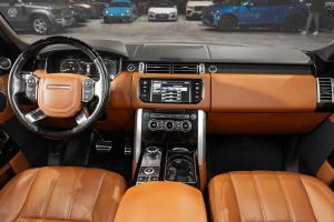 Black Land Rover Range Rover 2015 in Riga, with an engine capacity of 4.37 L and mileage of 165 thousand km for 31000 €, photo 11 on AUTOMOTO.COM.LV