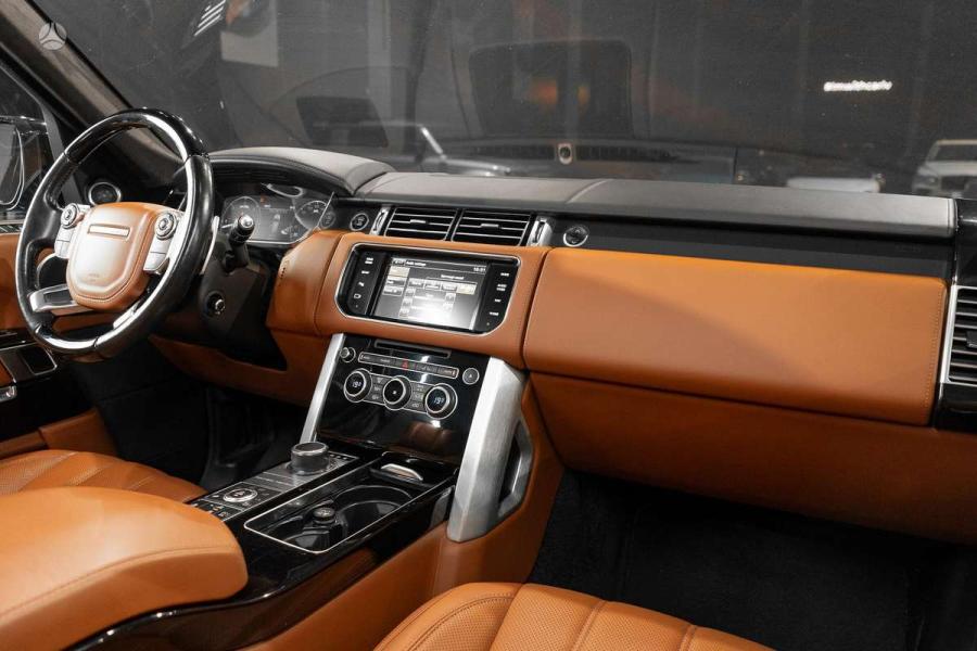 Black Land Rover Range Rover 2015 in Riga, with an engine capacity of 4.37 L and mileage of 165 thousand km for 31000 €, photo 12 on AUTOMOTO.COM.LV
