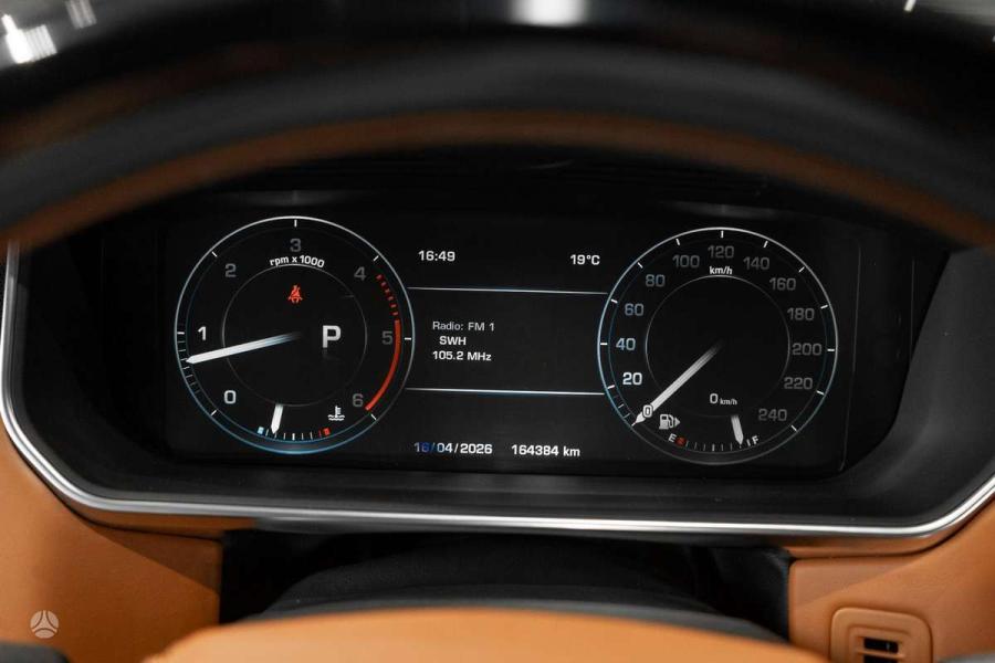 Black Land Rover Range Rover 2015 in Riga, with an engine capacity of 4.37 L and mileage of 165 thousand km for 31000 €, photo 25 on AUTOMOTO.COM.LV