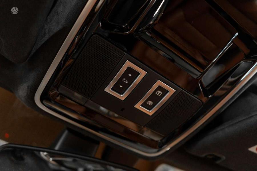 Black Land Rover Range Rover 2015 in Riga, with an engine capacity of 4.37 L and mileage of 165 thousand km for 31000 €, photo 26 on AUTOMOTO.COM.LV