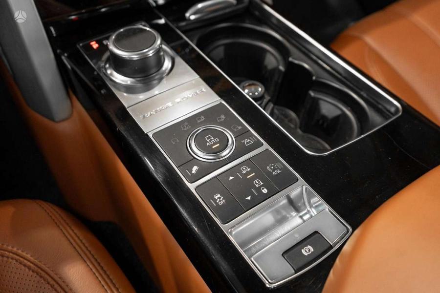 Black Land Rover Range Rover 2015 in Riga, with an engine capacity of 4.37 L and mileage of 165 thousand km for 31000 €, photo 34 on AUTOMOTO.COM.LV