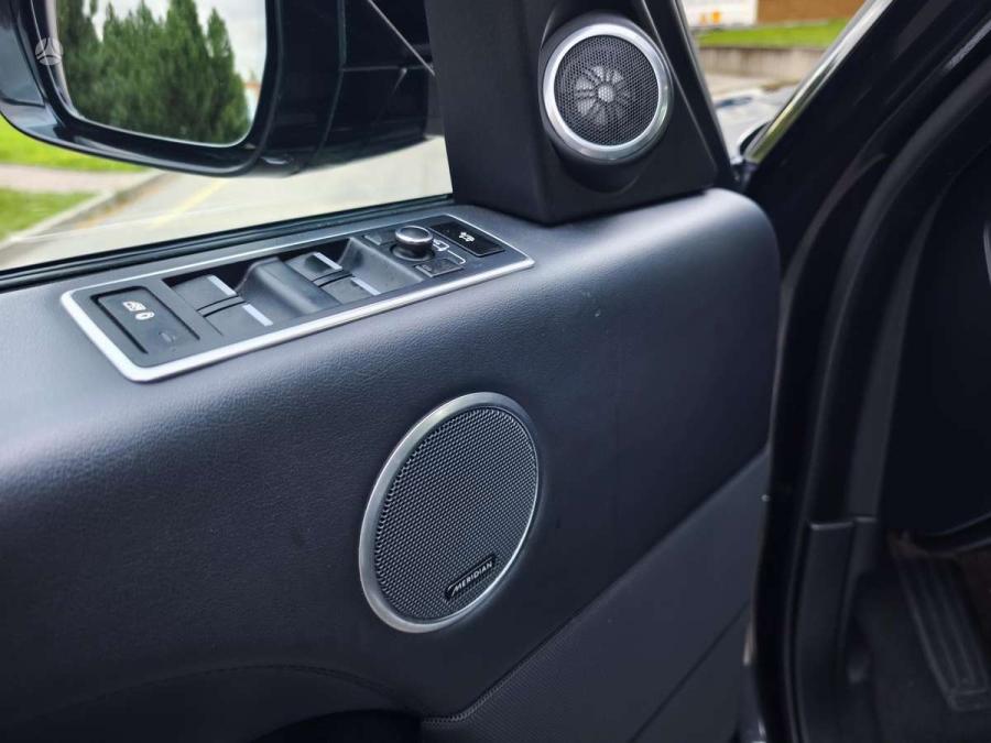 Melns Land Rover Range Rover 2016 Šauļi, ar dzinēja tilpumu 2.99 L un nobraukumu 258 tūkst. km par 27500 €, foto 22 vietnē AUTOMOTO.COM.LV