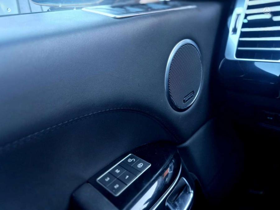 Melns Land Rover Range Rover 2016 Tauragė, ar dzinēja tilpumu 4.37 L un nobraukumu 278 tūkst. km par 18500 €, foto 18 vietnē AUTOMOTO.COM.LV