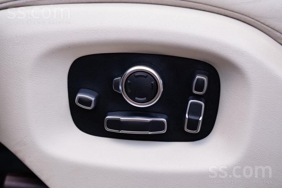 Melns Land Rover Range Rover 2016 Rīga, ar dzinēja tilpumu 4.40 L un nobraukumu 147 tūkst. km par 31399 €, foto 11 vietnē AUTOMOTO.COM.LV