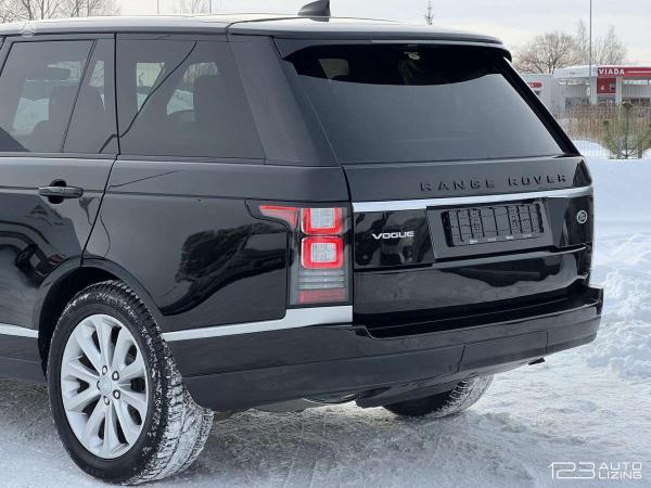 Black Land Rover Range Rover 2017 in Taurage, with an engine capacity of 3.00 L and mileage of 269 thousand km for 21500 €, photo 7 on AUTOMOTO.COM.LV