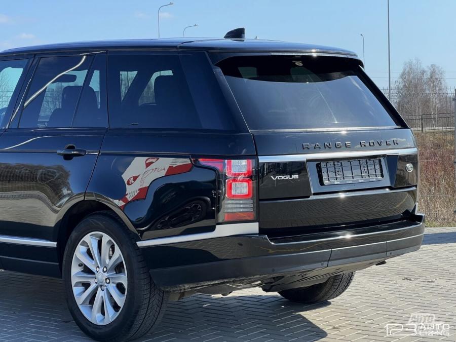 Black Land Rover Range Rover 2017 in Taurage, with an engine capacity of 3.00 L and mileage of 269 thousand km for 20500 €, photo 7 on AUTOMOTO.COM.LV