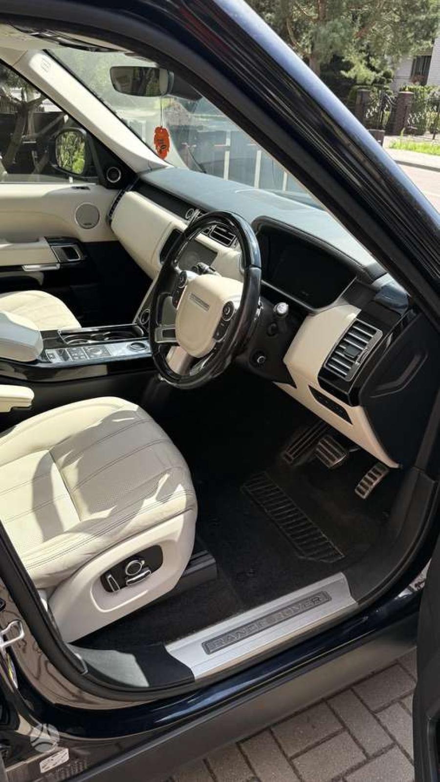 Melns Land Rover Range Rover 2017 Kauņa, ar dzinēja tilpumu 3.00 L un nobraukumu 199 tūkst. km par 14999 €, foto 32 vietnē AUTOMOTO.COM.LV
