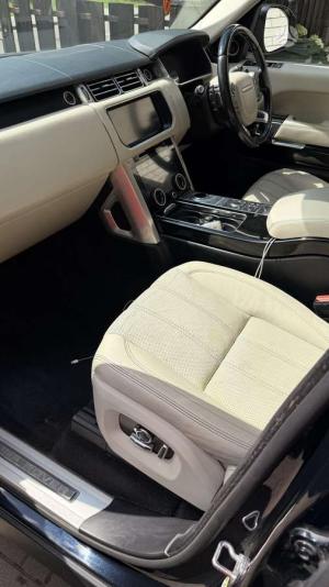 Melns Land Rover Range Rover 2017 Kauņa, ar dzinēja tilpumu 3.00 L un nobraukumu 199 tūkst. km par 14999 €, foto 42 vietnē AUTOMOTO.COM.LV