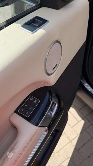 Melns Land Rover Range Rover 2017 Kauņa, ar dzinēja tilpumu 3.00 L un nobraukumu 199 tūkst. km par 14999 €, foto 44 vietnē AUTOMOTO.COM.LV