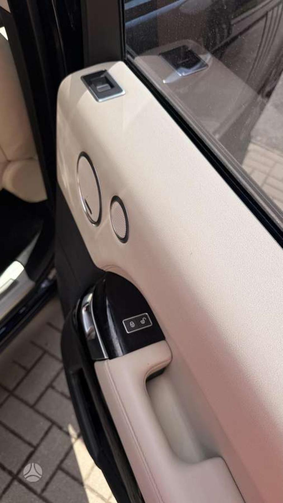Melns Land Rover Range Rover 2017 Kauņa, ar dzinēja tilpumu 3.00 L un nobraukumu 199 tūkst. km par 14999 €, foto 47 vietnē AUTOMOTO.COM.LV