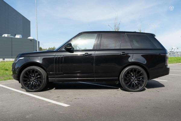 Melns Land Rover Range Rover 2017 Viļņa, ar dzinēja tilpumu 4.40 L un nobraukumu 248 tūkst. km par 28500 €, foto 3 vietnē AUTOMOTO.COM.LV