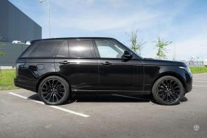 Black Land Rover Range Rover 2017 in Vilnius, with an engine capacity of 4.40 L and mileage of 248 thousand km for 28500 €, photo 9 on AUTOMOTO.COM.LV