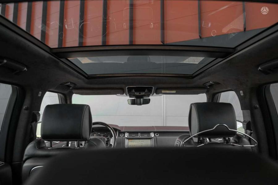 Black Land Rover Range Rover 2017 in Vilnius, with an engine capacity of 4.40 L and mileage of 248 thousand km for 28500 €, photo 16 on AUTOMOTO.COM.LV