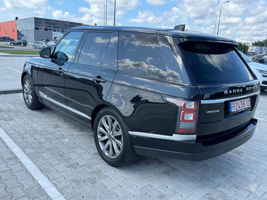 Melns Land Rover Range Rover 2017 Tauragė, ar dzinēja tilpumu 3.00 L un nobraukumu 228 tūkst. km par 18499 €, foto 5 vietnē AUTOMOTO.COM.LV