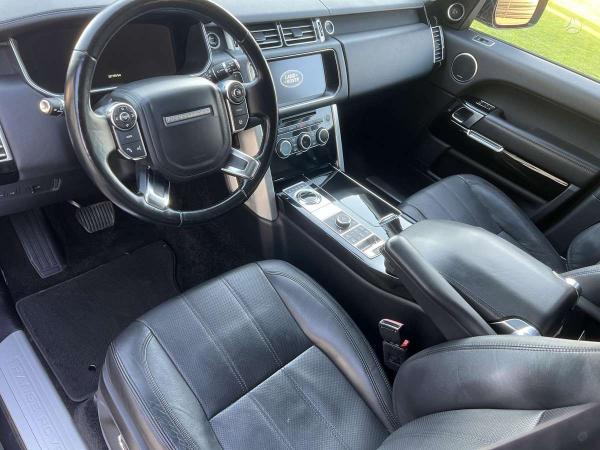 Black Land Rover Range Rover 2017 in Taurage, with an engine capacity of 3.00 L and mileage of 228 thousand km for 18499 €, photo 7 on AUTOMOTO.COM.LV