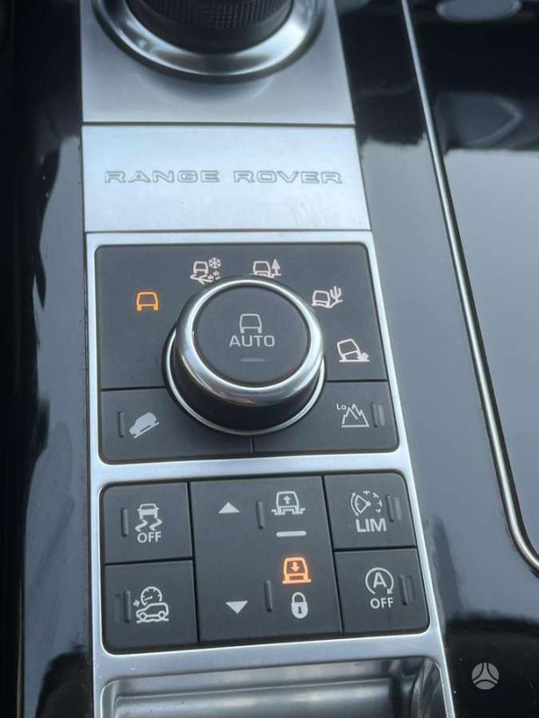 Black Land Rover Range Rover 2017 in Taurage, with an engine capacity of 3.00 L and mileage of 228 thousand km for 18499 €, photo 10 on AUTOMOTO.COM.LV